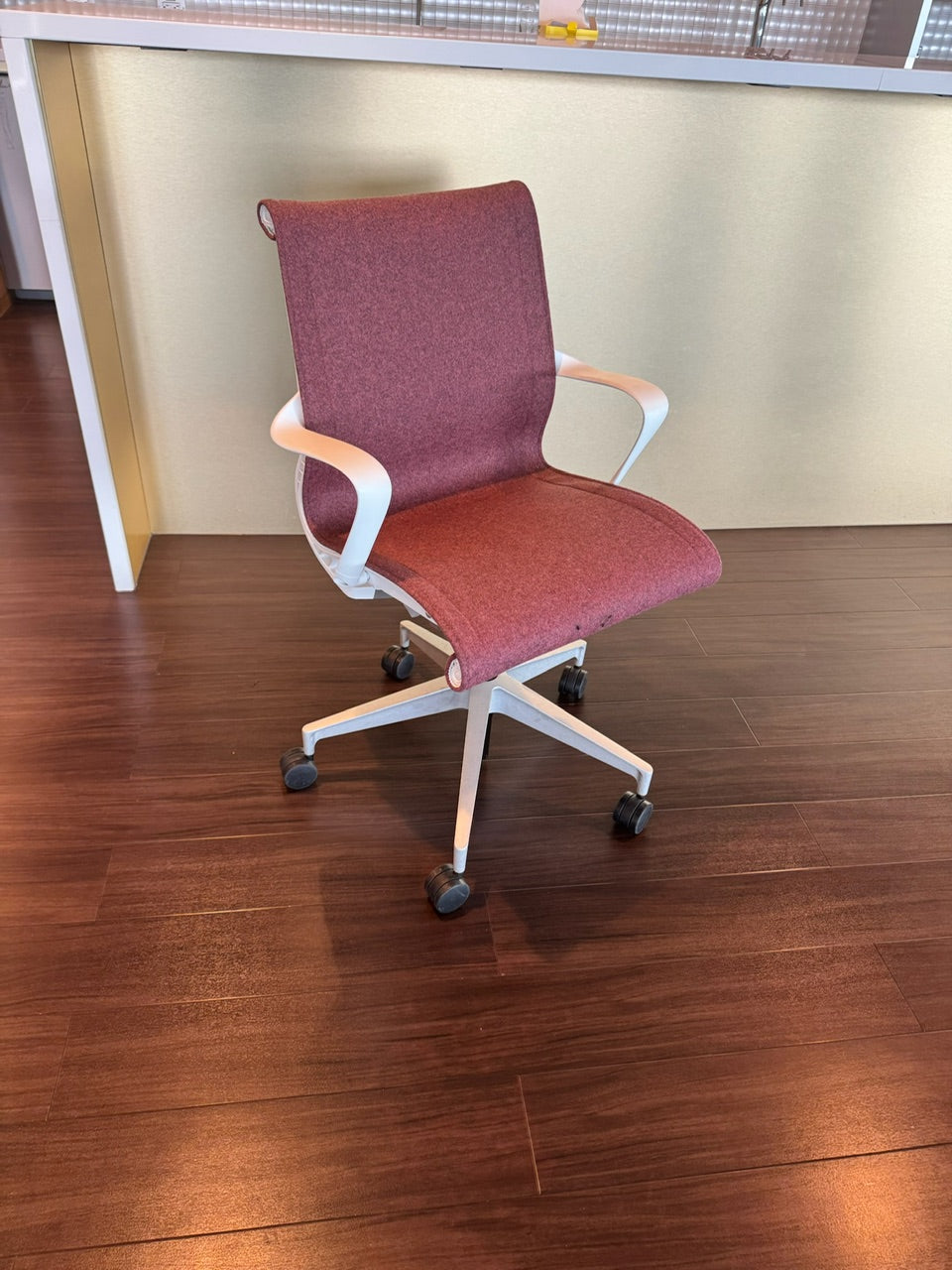 Herman Miller Setu - Pink — Cohen Cohen Furniture